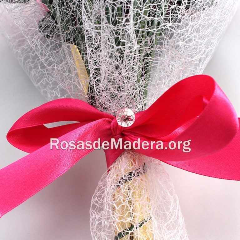 Flores de madera, ramos de rosas de madera y flores artificiales
